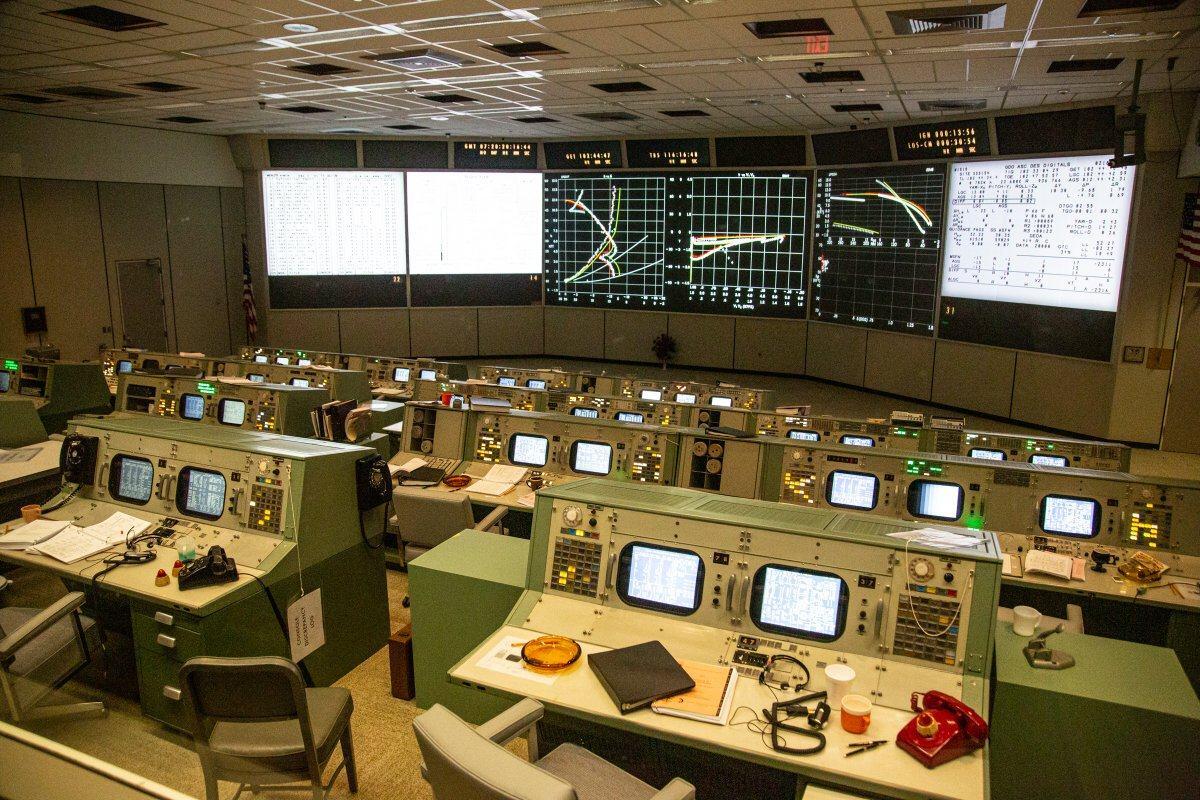 NASA's Historic Apollo Mission Control Center is Restored - Mechtraveller